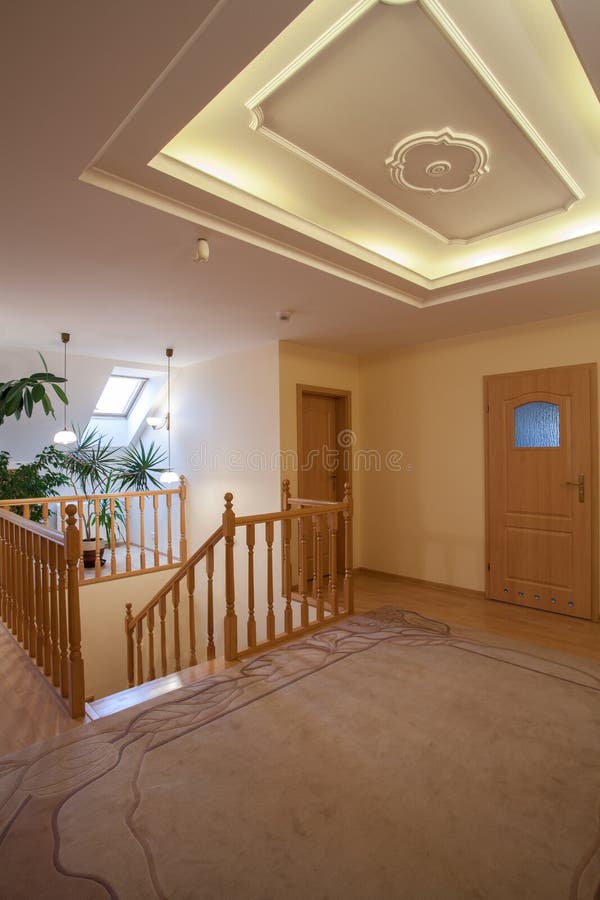 Zweiter Stock Im Modernen Haus Stockbild - Bild von konzipiert ...