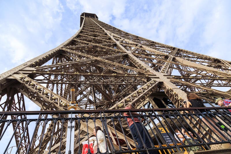 Stock Des Eiffelturm-zweite Redaktionelles Bild - Bild von fußboden ...