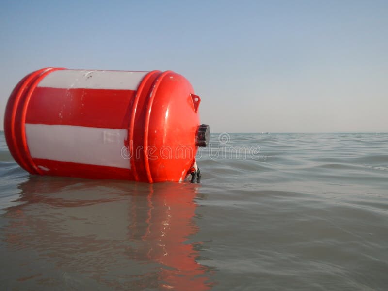 Zwemmende Boei in Het Water Stock Afbeelding - Image of rood, hongarije ...