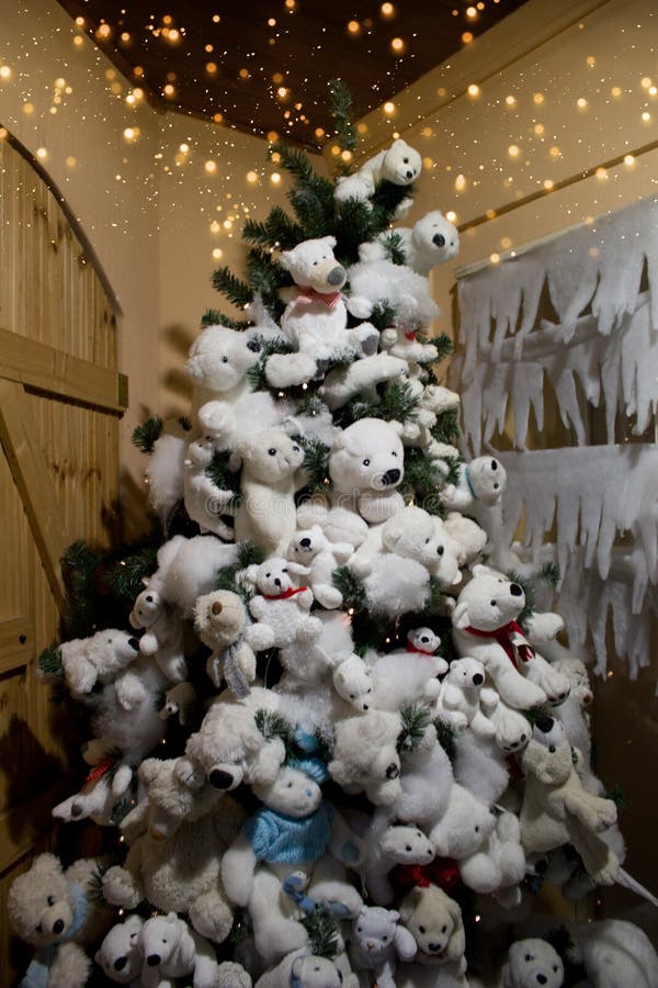 Árbol Navideño Ricamente Decorado Con Osos Blancos De Peluche Imagen De