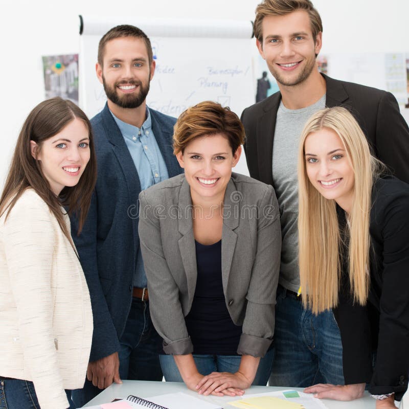Équipe Réussie Amicale D'affaires Photo stock - Image du associé, débat ...