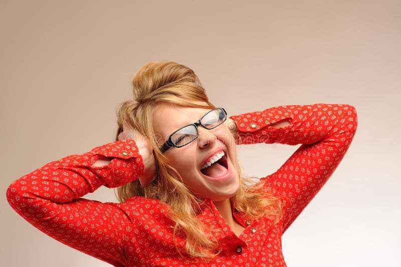 девушка emo screaming стоковое изображение. изображение насчитывающей девушка - 8055515