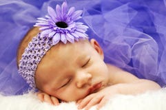 Petit bébé nu photo stock. Image du skincare, infant - 25640270