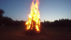 Nighttime campfire stock footage. Video of combustion - 39959888