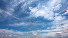 Cielo Y Nubes. 4K. HD LLENO, 4096x2304. Metrajes - Vídeo de sunlight ...