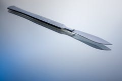 Escalpelo Quirúrgico En Un Grande Aislado Imagen de archivo - Imagen ...