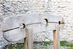 Gogna medievale di legno immagine stock. Immagine di punizione - 61844311