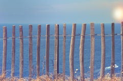 Houten Omheining In Een Tuin Stock Afbeelding - Afbeelding bestaande ...