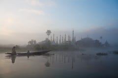 Intha Leg Rowing Tribe In Myanmar Editorial Photography - Image: 4701457