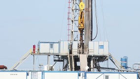 Top Drive System And Derrick Of Oil Drilling Rig Stock Footage - Video ...