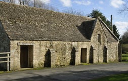 Cotswold Stone Tythe Barn Royalty Free Stock Image - Image: 25640036