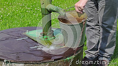 Acqua Versata Uomo Dal Secchio Stock Footage - Video di bevibile ...