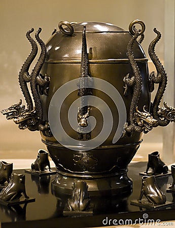 Ancient Chinese Seismograph Royalty Free Stock Photo - Image: 13944955