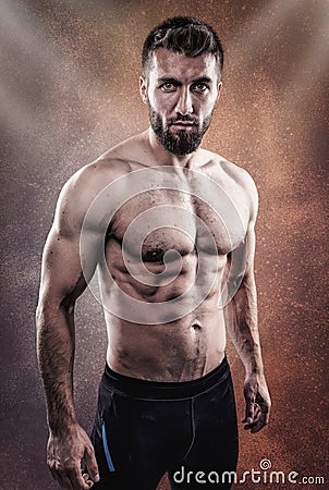 Attraktiver Mann Mit Den Muskeln Und Bart Stockfoto - Bild: 58751059