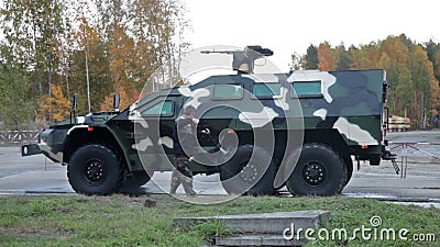 Macchina blindata archivi video. Video di cannone, artiglieria - 168759709