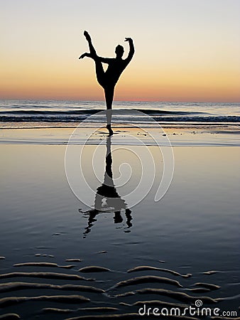 Ballet Posing In The Sunset Royalty Free Stock Photos - Image: 17332748