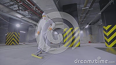 Professional Builders are Doing the Floor in the Underground Parking ...