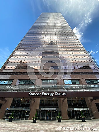 A Wide Angle Vertical View Of The Suncor Tower Building Editorial Photo ...