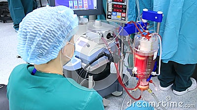 Chirurgiemedewerker Die Hart-long Machine In Werking Stellen Stock ...