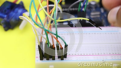 Connecting Jumper Wires To Breadboard Which Shows Electronic Projects ...