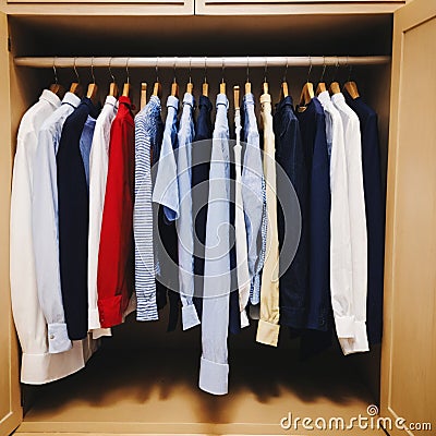 Lemari Pakaian Modern Dengan Susunan Rapi Dan Estetika Elegan Untuk ...