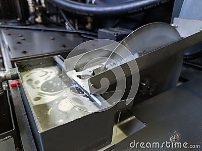 Disk Type Oil Skimmer For Liquid Flood Coolant In Modern Cnc Milling ...