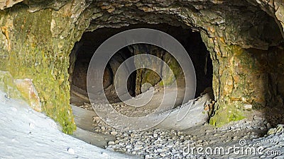 Entrada na caverna video estoque. Vídeo de entrada, caverna - 193519153