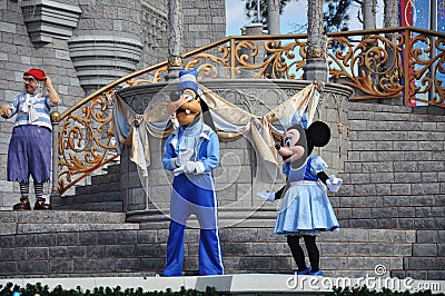 Goofy And Minnie Mouse In Disney World Editorial Photography - Image ...