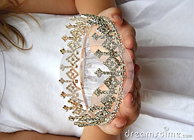 Holding Crown Royalty Free Stock Photos - Image: 1232508