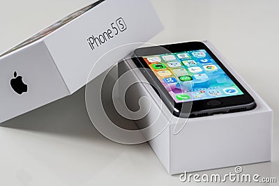 IPhone 5S With The Box Editorial Image - Image: 35666680