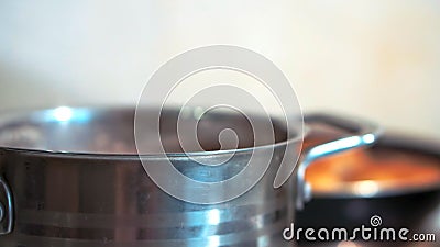 Kochendes Wasser, Wenn Topf Gekocht Wird Stock Footage - Video von ...