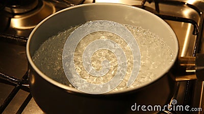 Kokend water stock video. Video of verdamping, zacht - 60970563