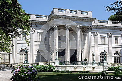 Large White Mansion With Columns Editorial Photography - Image: 5953962