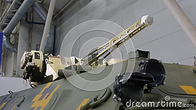 Macchina blindata archivi video. Video di cannone, artiglieria - 168759709