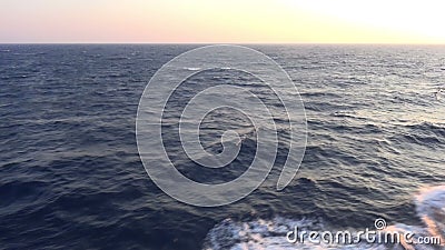 Mar infinito filme. Vídeo de placa, horizonte, escuro - 51927242