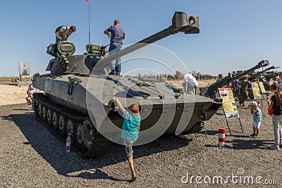The 120 Mm Self-propelled Howitzers/mortar System 2S34 Hosta ...