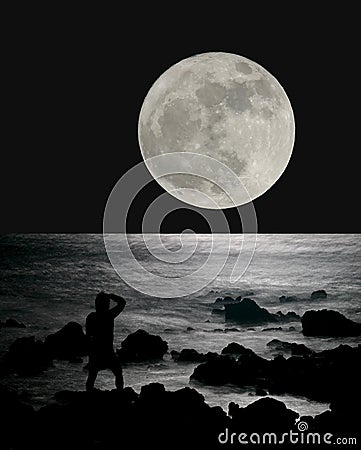 Moon Rising Over The Ocean Royalty Free Stock Image - Image: 14674976