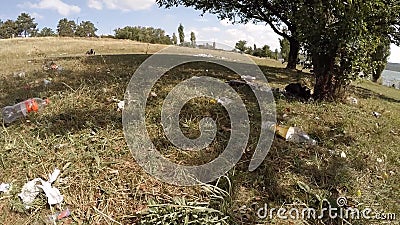 Parque Contaminado, Cámara Lenta Almacen De Video - Vídeo de hoja, pila ...
