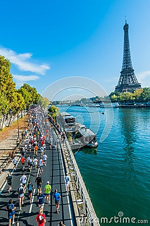 People Running Paris Marathon France Editorial Photo - Image: 28879811