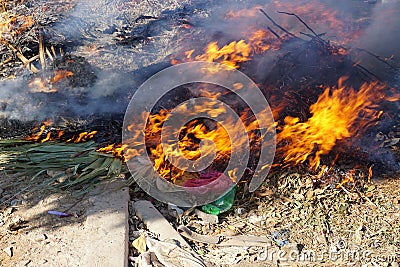 Plastic Burning,Pollution,Plastic Fire Releases Dangerous Chemicals ...