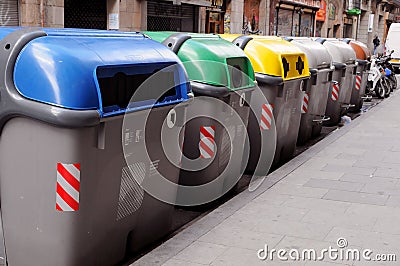 RECYCLING BINS BARCELONA Editorial Stock Photo - Image: 18901368