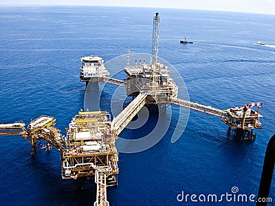 Rigs Offshore Oil Refinery Royalty Free Stock Photo - Image: 17038575