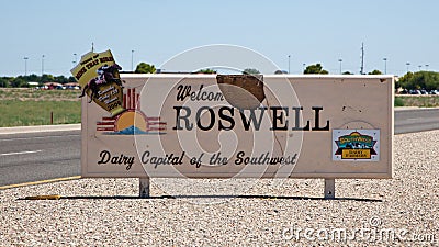 Roswell - Welcome Sign Editorial Image - Image: 26054690