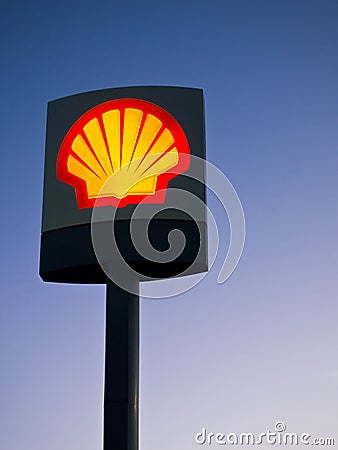Shell Oil Company Logo Illuminated Editorial Photo - Image: 23646526