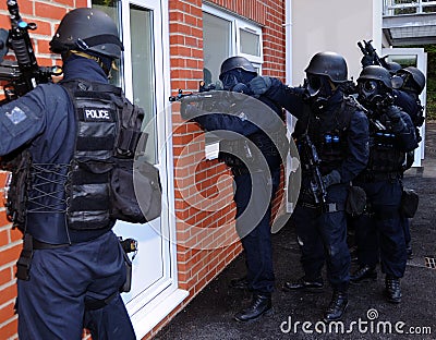 Police SWAT House Entry Royalty Free Stock Images - Image: 19849429