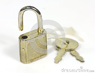 Looking for info on how to pick these chest locks : r/lockpicking