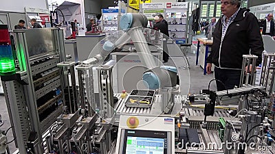 Universal Robots Presenting Practical Examples Show How Flexible ...