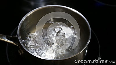 água a Ferver Que Sai Do Solo Nas Ilhas Azores Filme - Vídeo de cratera ...