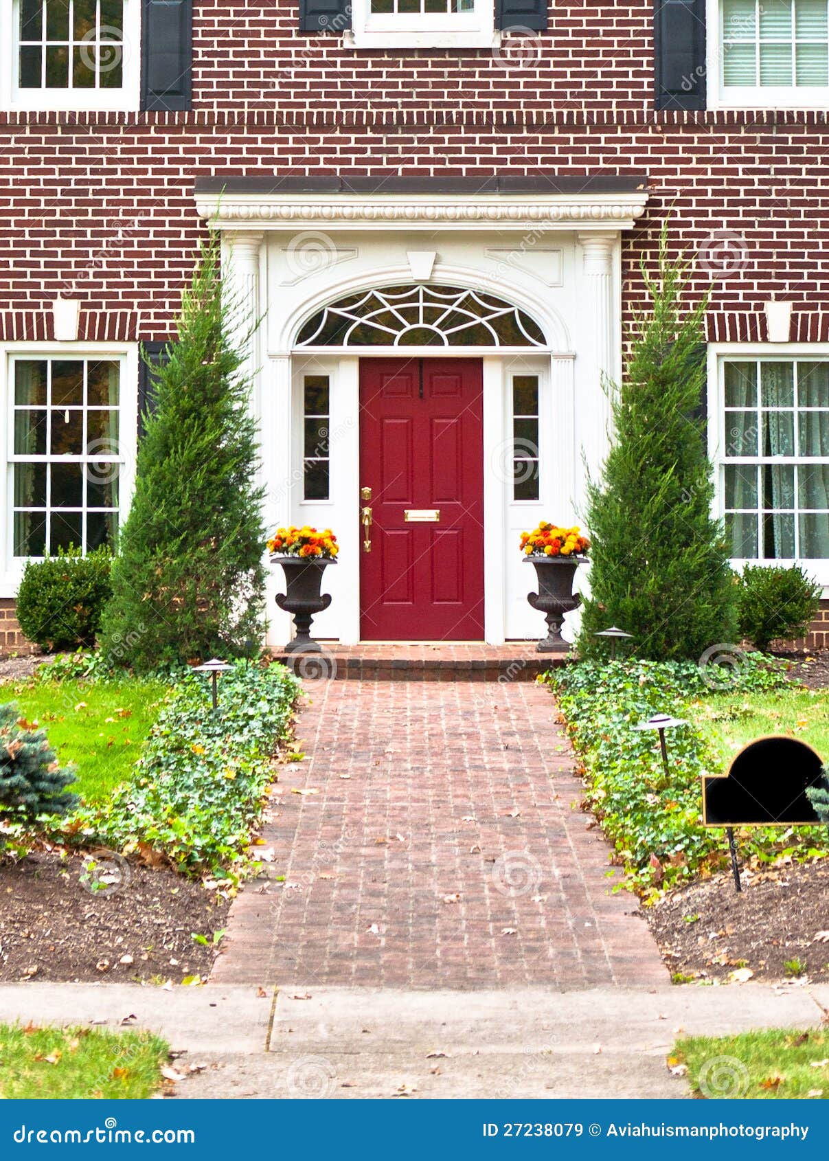 ¡Hogar agradable! imagen de archivo. Imagen de vacaciones - 27238079