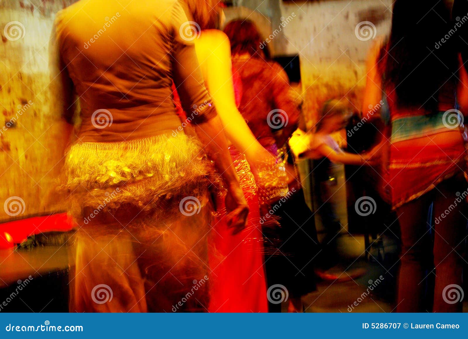 ¡Hora de bambolear! imagen de archivo. Imagen de muchacha - 5286707